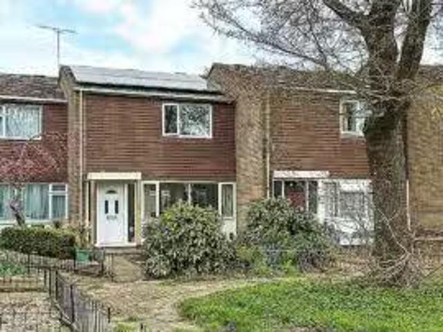Unique 2 BR Property & Houses to Rent: Carmarthen Close, Farnb.