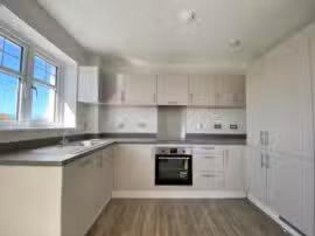 Cheap 2 BR Property & Houses to Rent: Emerald Avenue, Fleet, H.