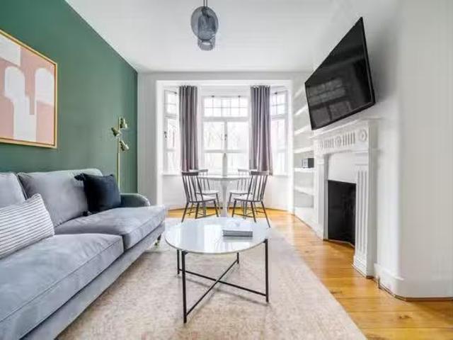 Rental! 2 Rooms Gilbert St, Mayfair 2 Bedroom 1 Bath