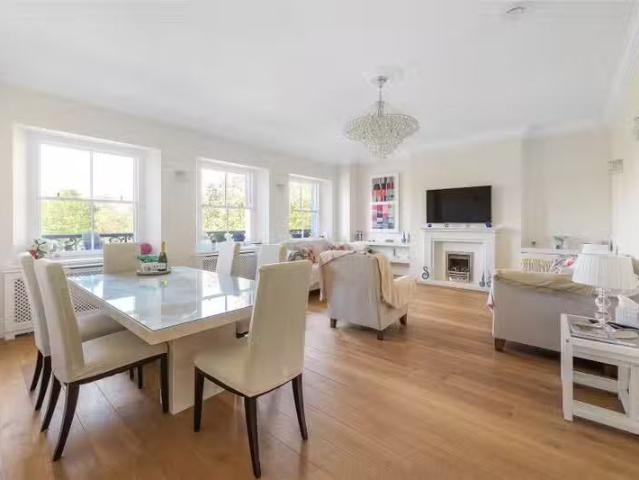 New 4 BA 4 bedroom property to let in Hyde Park Gate, London.