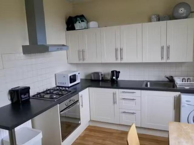 For Rent! 4 bedroom maisonette for rent in Junction Road, Bath.