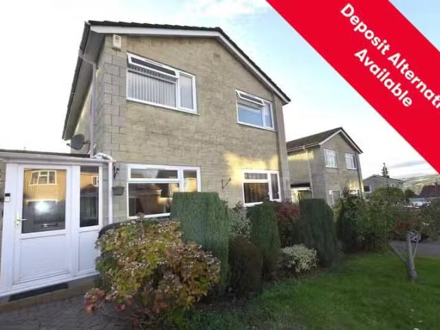 Unique 4 bedroom detached house for rent in Castle Gardens, Ba.