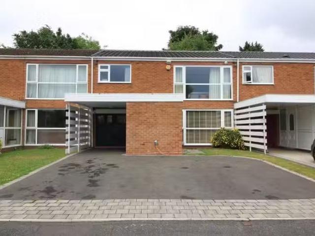 New 4 bedroom detached house for rent in Christchurch Close, E.