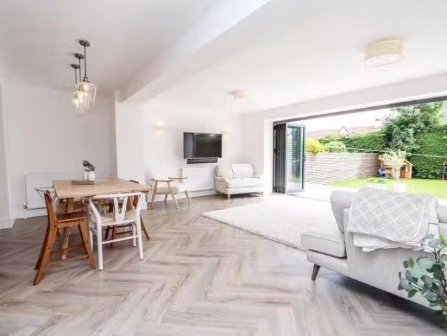 Rental! 4 bedroom detached house for rent in Edward Road, Clev.