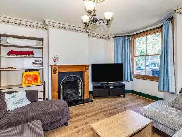 Cozy 4 bedroom End Terrace House to rent, Harvest Road, Englef.