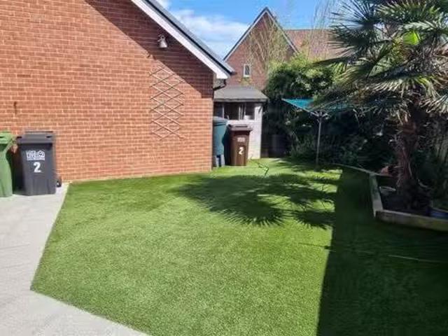 Charming 4 bedroom semi detached house for rent in Highgrove C.