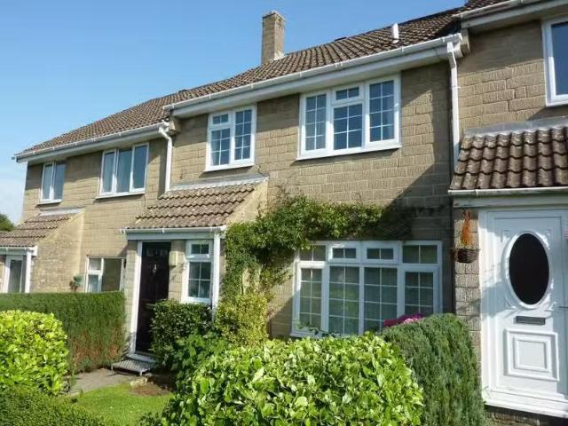 Deal! 4 bedroom terraced house for rent in Westfield, Bruton.