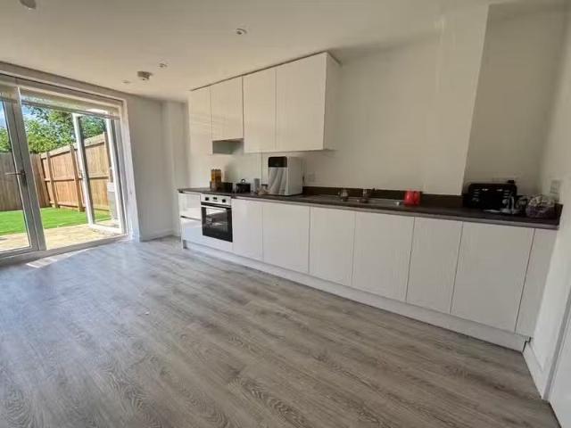 Cheap 4 bedroom town house for rent in Parkes Avenue, B12