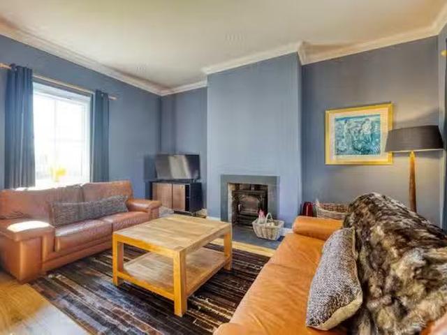 Nice 4 BR Erskine Ferry Road