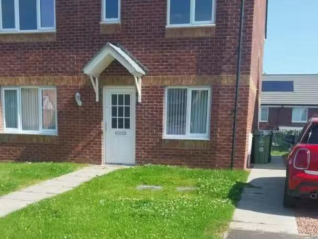 Nice 4 BR Property to rent in Penny Crescent, Silverburn, Glas.