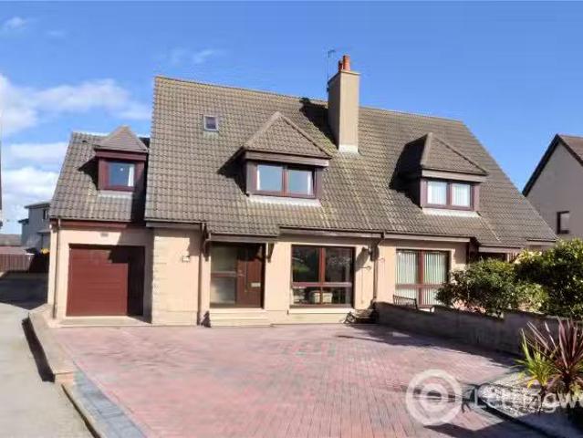 Unique 4 BR Property to rent in Rae Circle, Inverurie, AB51