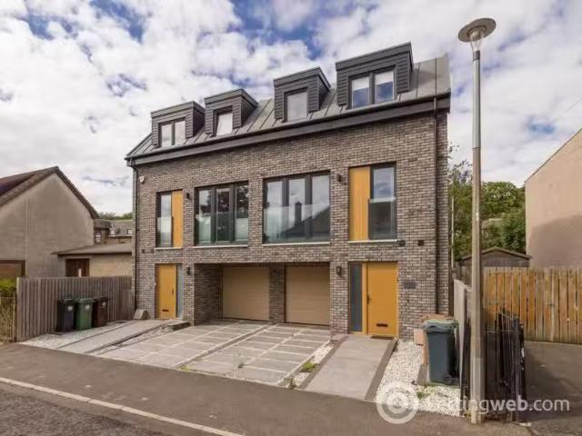For Rent! 4 BR Property to rent in Saughton Crescent, Balgreen.