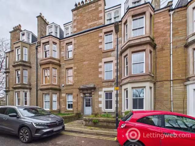 Cozy 4 BR Property to rent in Seafield Road, West End, Dundee.