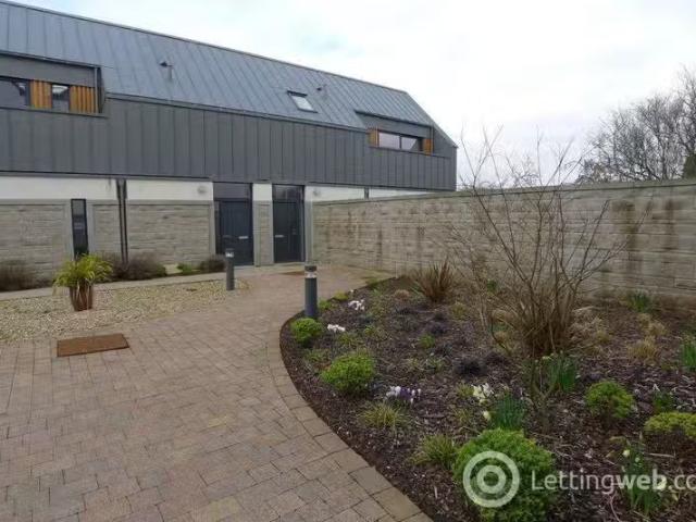 For Rent! 4 BR Property to rent in 32 Parkview, Blackness Road.