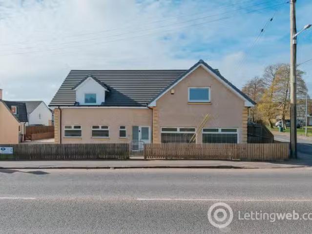 Charming 4 BR Property to rent in 44 Kilncadzow Road, Carluke.