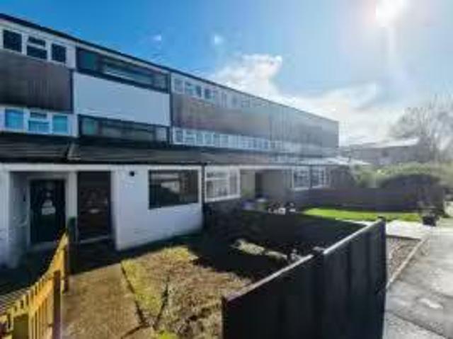 Just in! 4 BR Property & Houses to Rent: Berwyn Close, Basings.