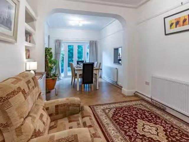 Cozy 4 BR Sackville Road