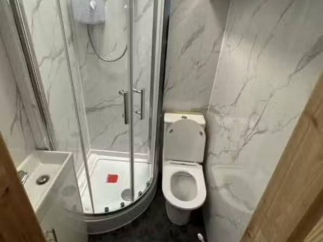 Cheap 5 BA 5 bedroom terraced house for rent in Leslie Road, E.