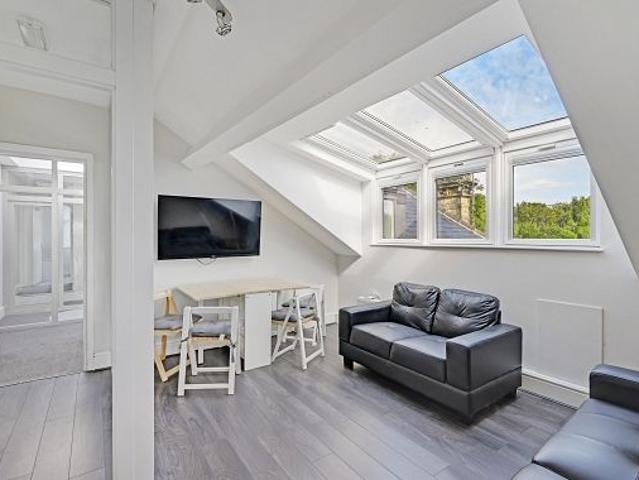 Unique 5 Bed Ensuite Student Apartment with Free Parking & Large Communal Garden in Sheffield