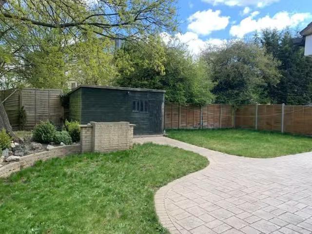 Just in! 5 bedroom detached house for rent in Ashbury Close, H.