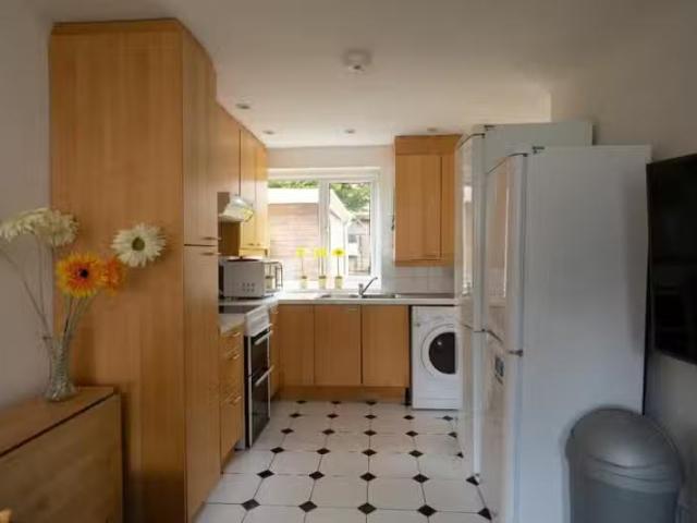Rental! 5 bedroom house share for rent in Leahurst Crescent D.