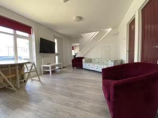 Deal! 5 bedroom house share for rent in Sancroft Avenue, CT2
