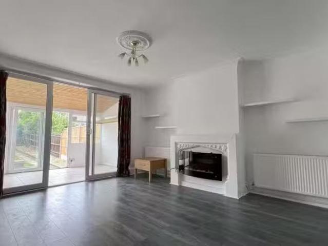 Rental! 5 bedroom semi detached house to rent in London, NW10