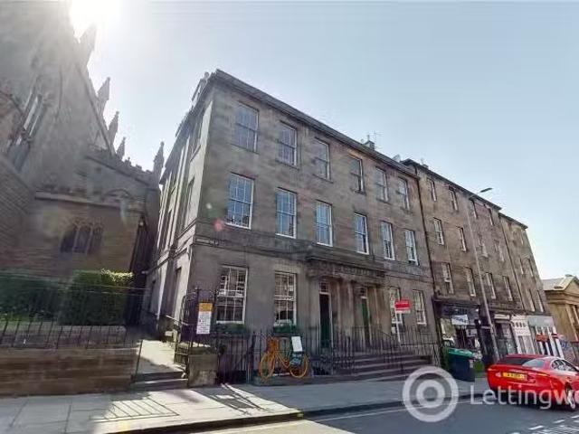 Unique 5 BR Property to rent in Broughton Street, Edinburgh, EH1