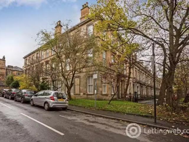 Just in! 5 BR Property to rent in Ruskin Place, Kelvinbridge.