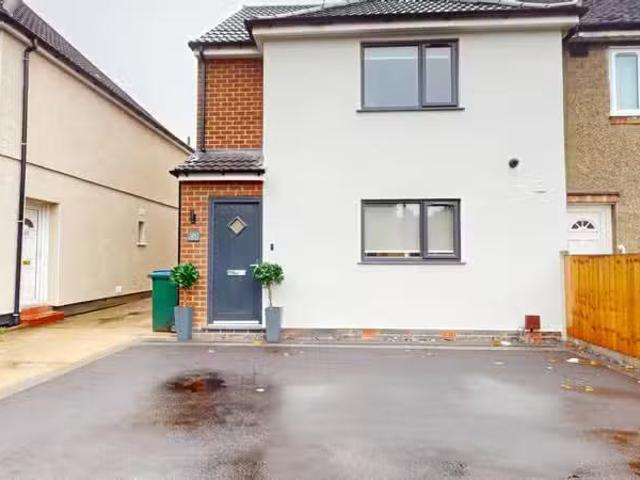 Charming 6 BA 6 bedroom end of terrace house for rent in 180 C.