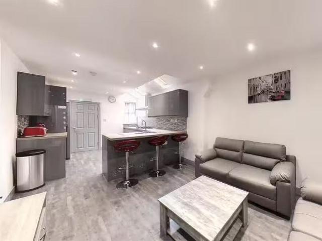 Nice 6 BA 6 bedroom house for rent in Dawlish Road, Birmingham.