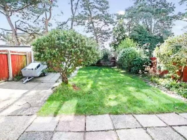 Cozy 6 bedroom detached house for rent in St. Lukes Road, Bour.
