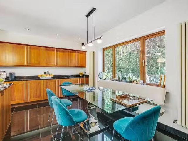 Nice 6 bedroom detached house for rent in SHORT LET The Aven.