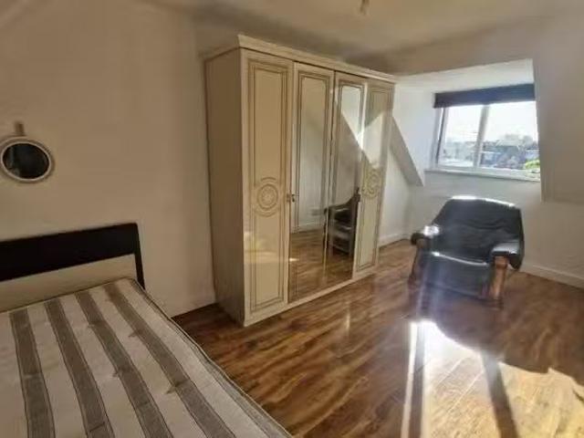 Unique 6 bedroom house of multiple occupation for rent in Graf.