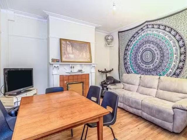 Rental! 6 bedroom Semi Detached House to rent, Hartley Avenue.