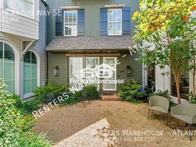Unique and Stylish 2 Bedroom 2.5 Bath Atlanta Townhome!