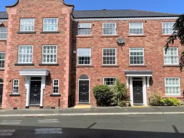 For Rent! Gower Hey Gardens, Hyde, 3 bedroom, Terraced