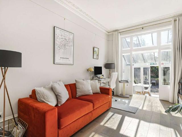 Unique garden apartment in central Highbury, finished to the highest standard and set in a beautiful tree lined residential street