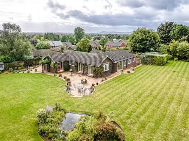 Unique Green Avenue, Alpraham, Tarporley, 3 bedroom, Detached