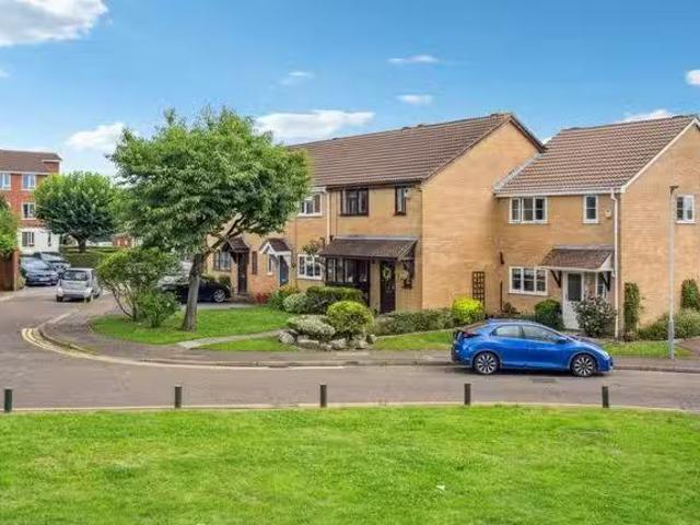 Nice Detached house to rent in Thorpland Avenue, Ickenham UB10