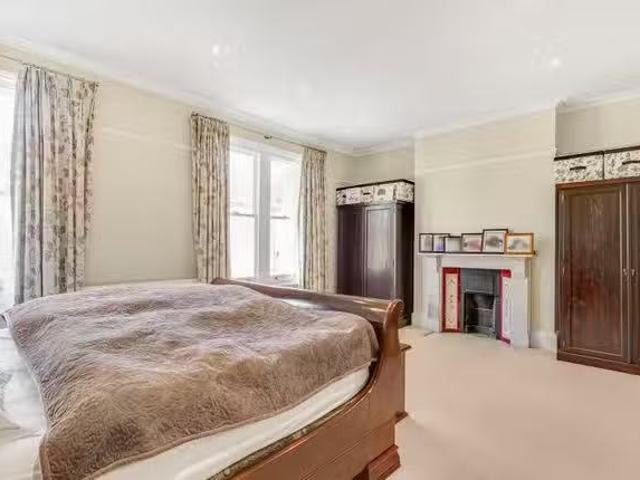 Nice End terrace house to rent in Halford Road, Richmond TW10