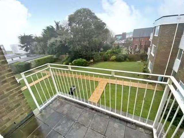 Cheap Flat to rent in Needles Court, Rookliff Way, Milford On.