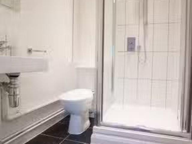For Rent! Flat to rent in Newington Butts, London SE11
