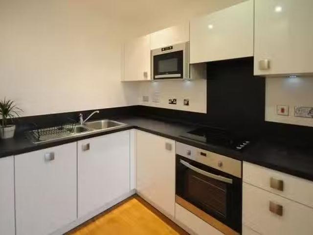 Deal! Flat to rent in Connaught Height, 2 Agnes George Walk E16
