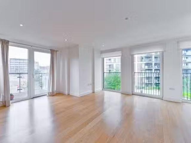 Rental! Flat to rent in Duke Of Wellington Avenue, Woolwich Ri.
