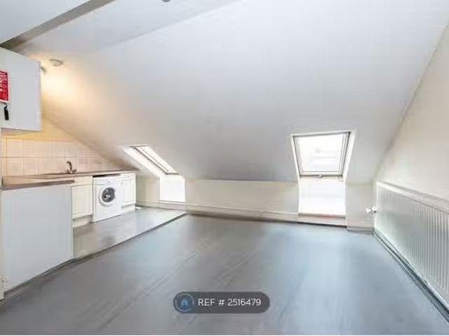 Just in! Flat to rent in Kilburn Lane, London W9