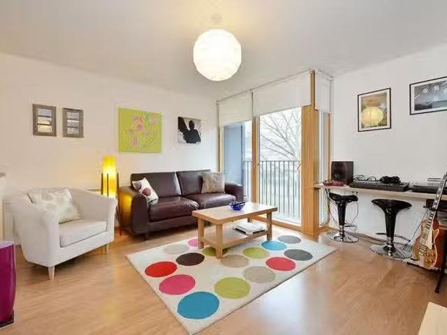 Cheap Flat to rent in Lillie Road, Fulham SW6