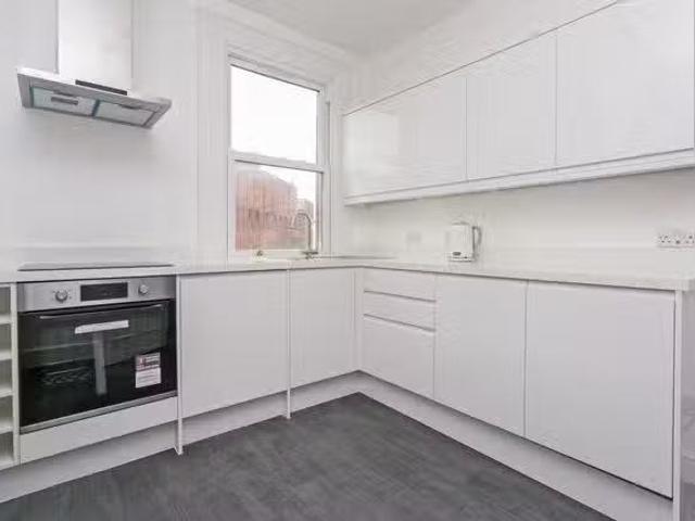 Unique Flat to rent in Peascod Street, Windsor SL4