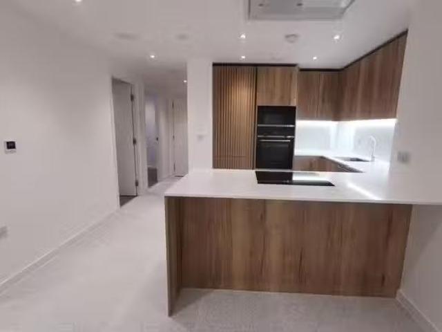 Just in! Flat to rent in Sidney Street, London E1