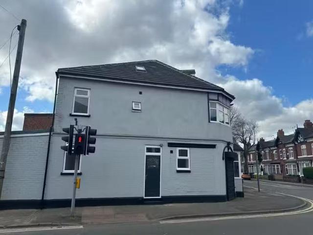 Rental! Flat share for rent in Lodge Road, West Bromwich, West.